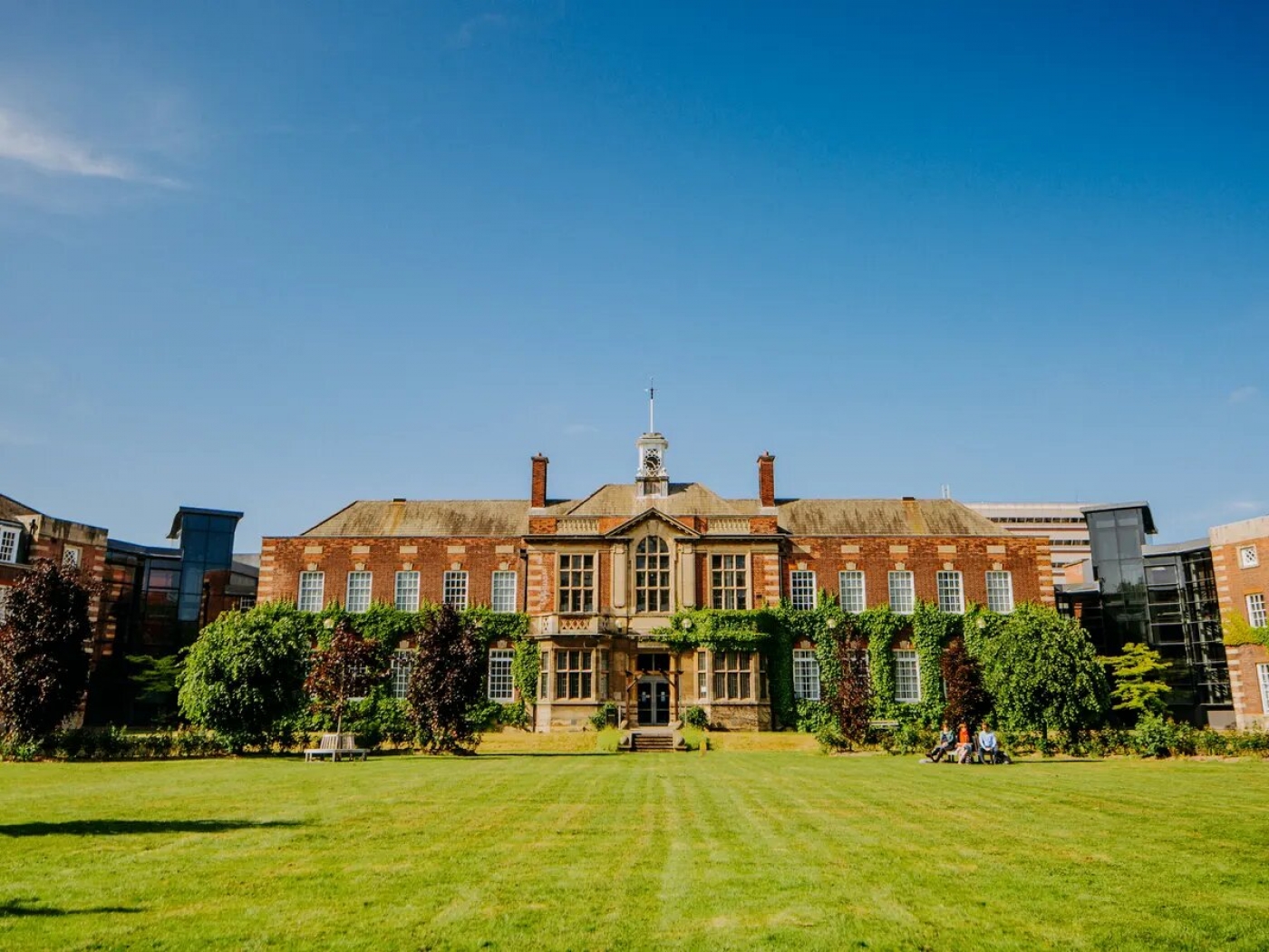 University Of Hull Kingston upon Hull, UK 2026: Application Fees ...